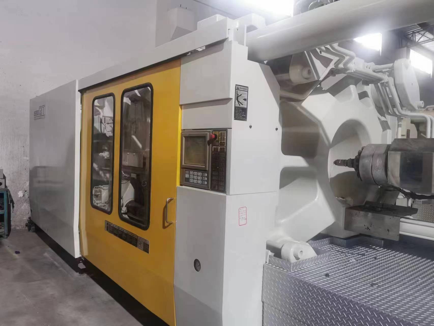 Japan Toshiba 850t (IS850GT, Servo) Used Plastic Injection Molding ...