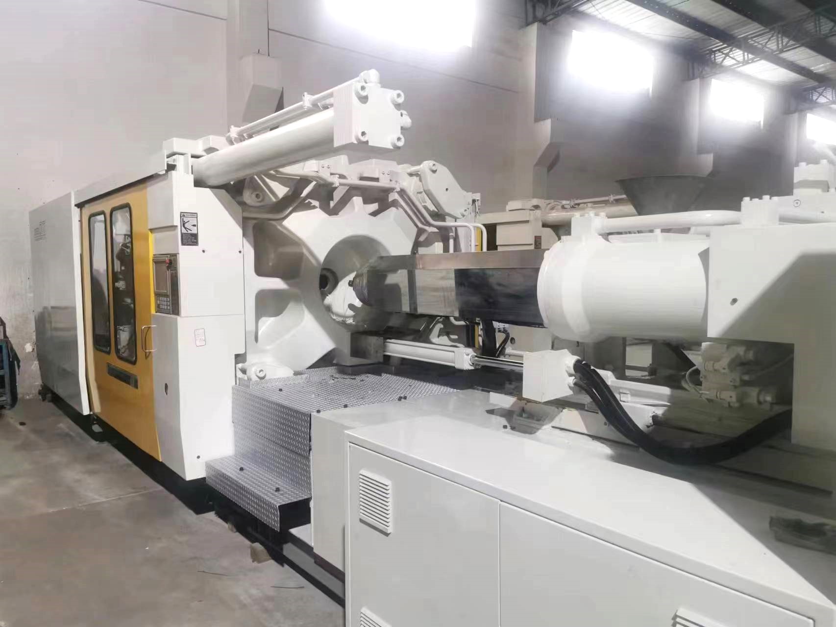 Japan Toshiba 850t (IS850GT, Servo) Used Plastic Injection Molding ...