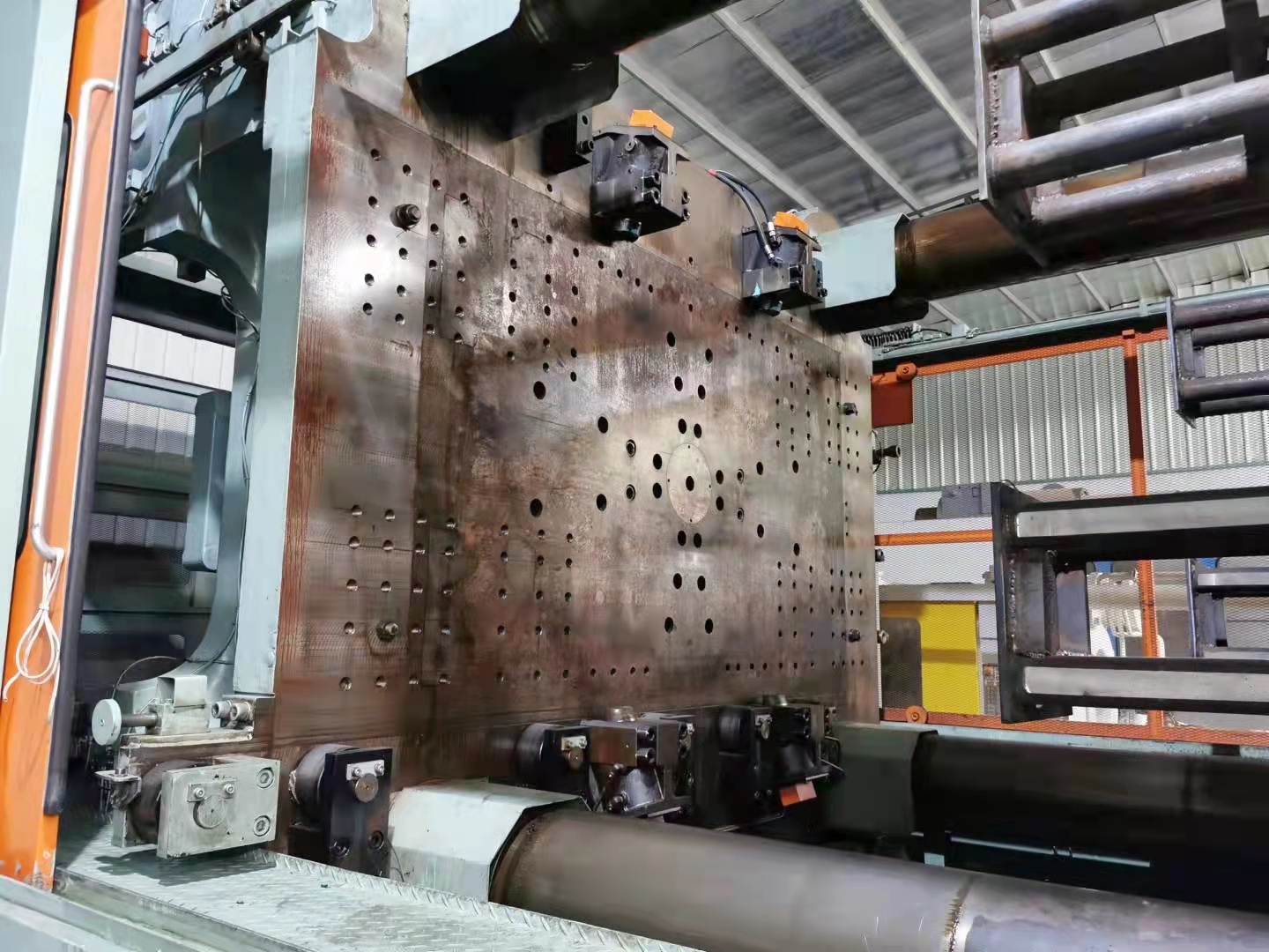 Japan Toshiba 3000t (IS3000DF) used Injection Molding Machine - China ...